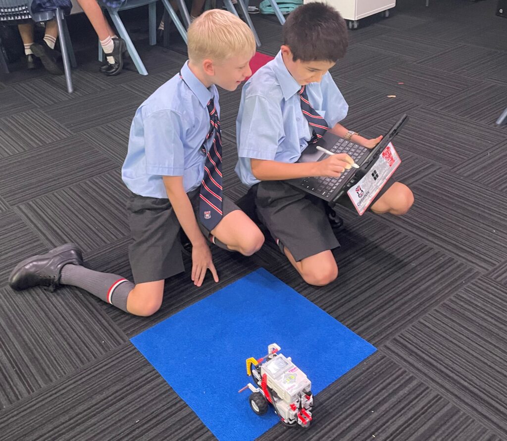 Taipan Roboneers: Week One High Tech Happiness - Canterbury College