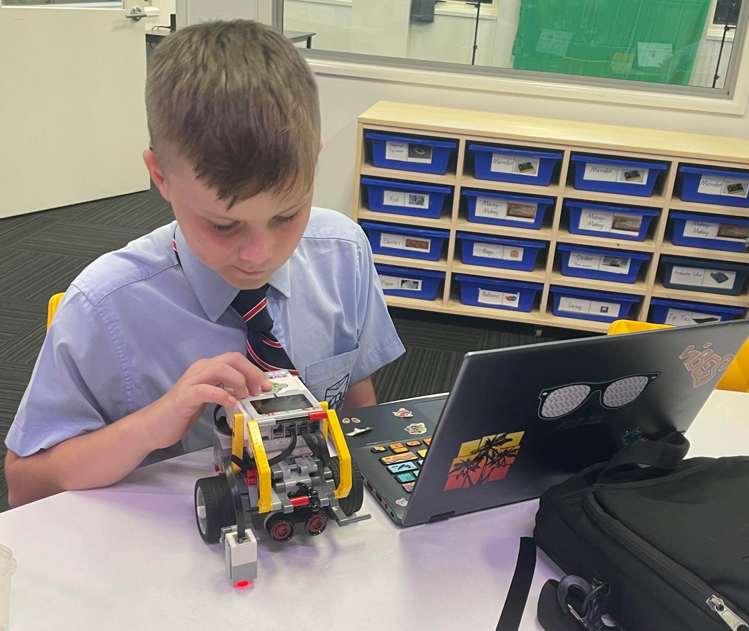 Taipan Roboneers: Week One High Tech Happiness - Canterbury College