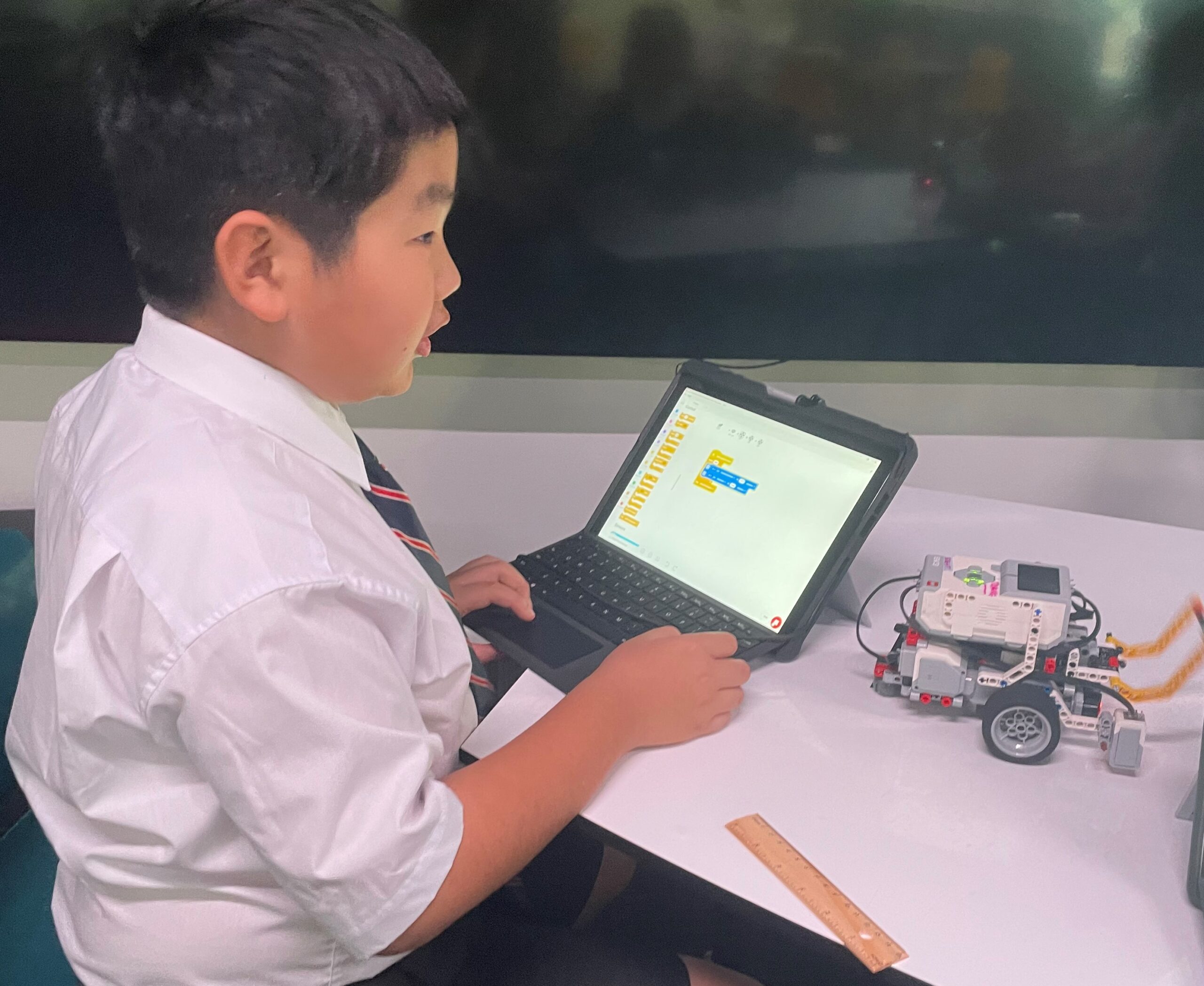 Taipan Roboneers: Week One High Tech Happiness - Canterbury College